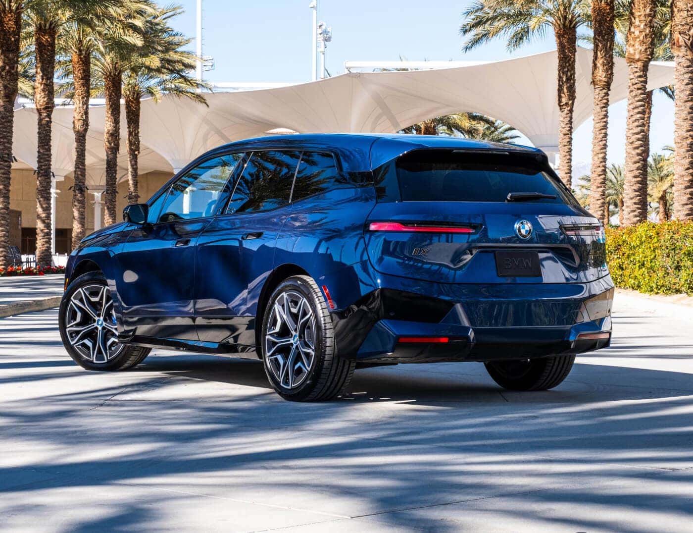 Cadillac LYRIQ Vs. BMW iX | Range, Cargo Space, Specs