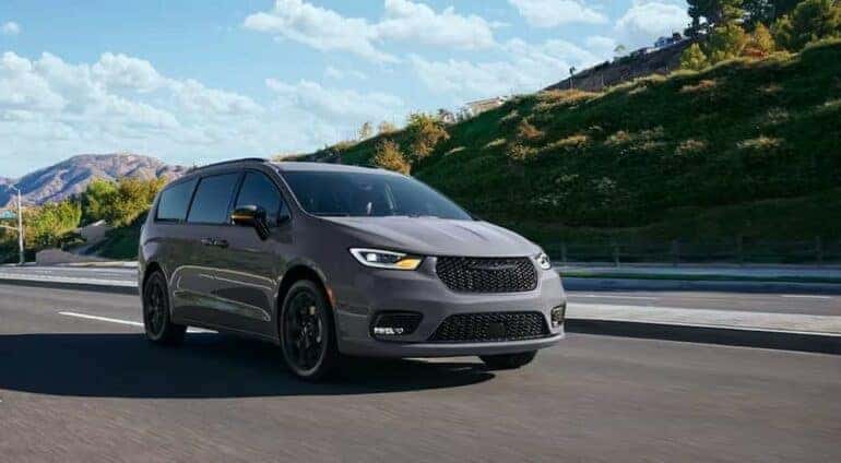 The Return of the Minivan: The Chrysler Pacifica | Auto Dealer